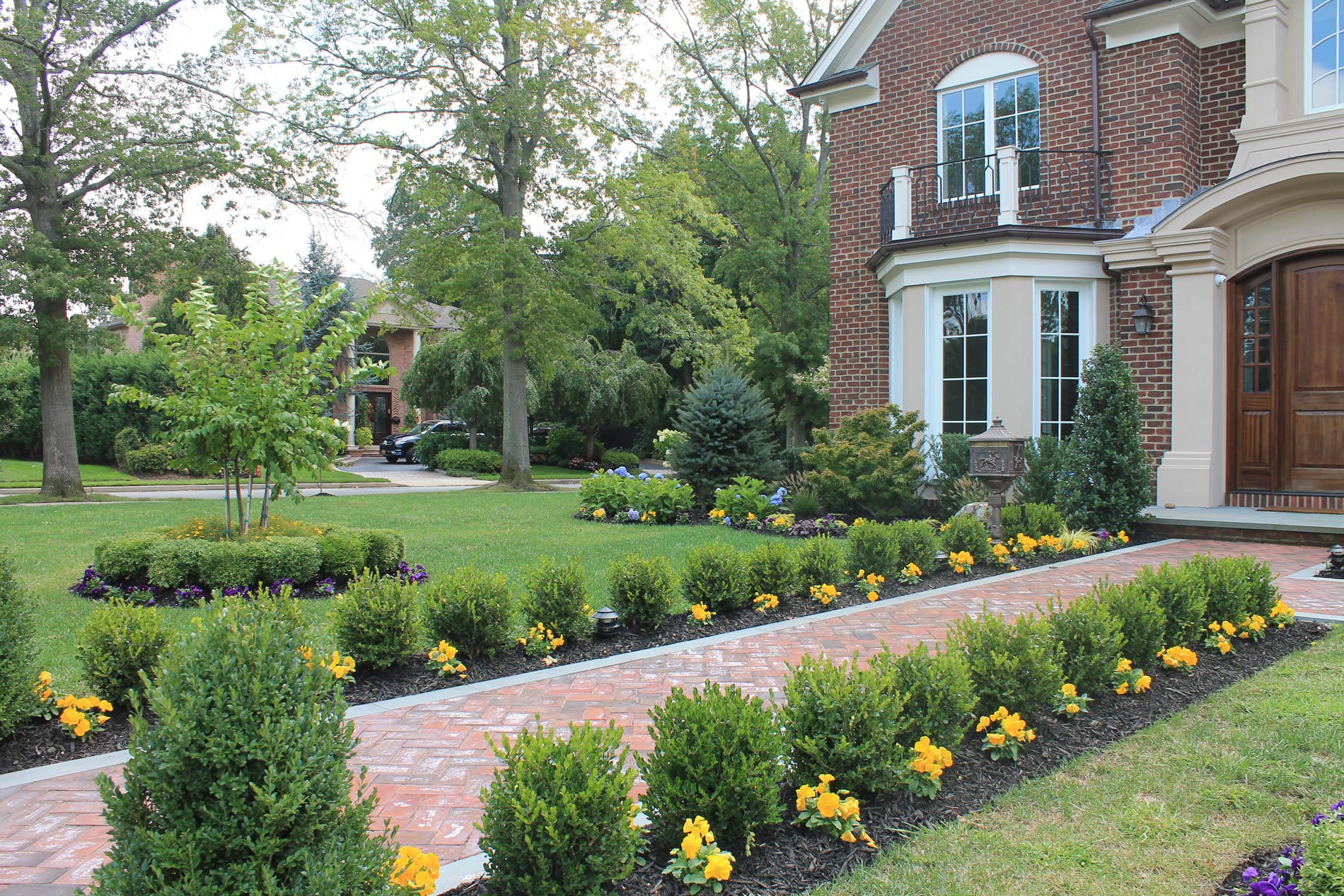 Front Lawn Projects - JR CUSTOM LANDSCAPING INC.