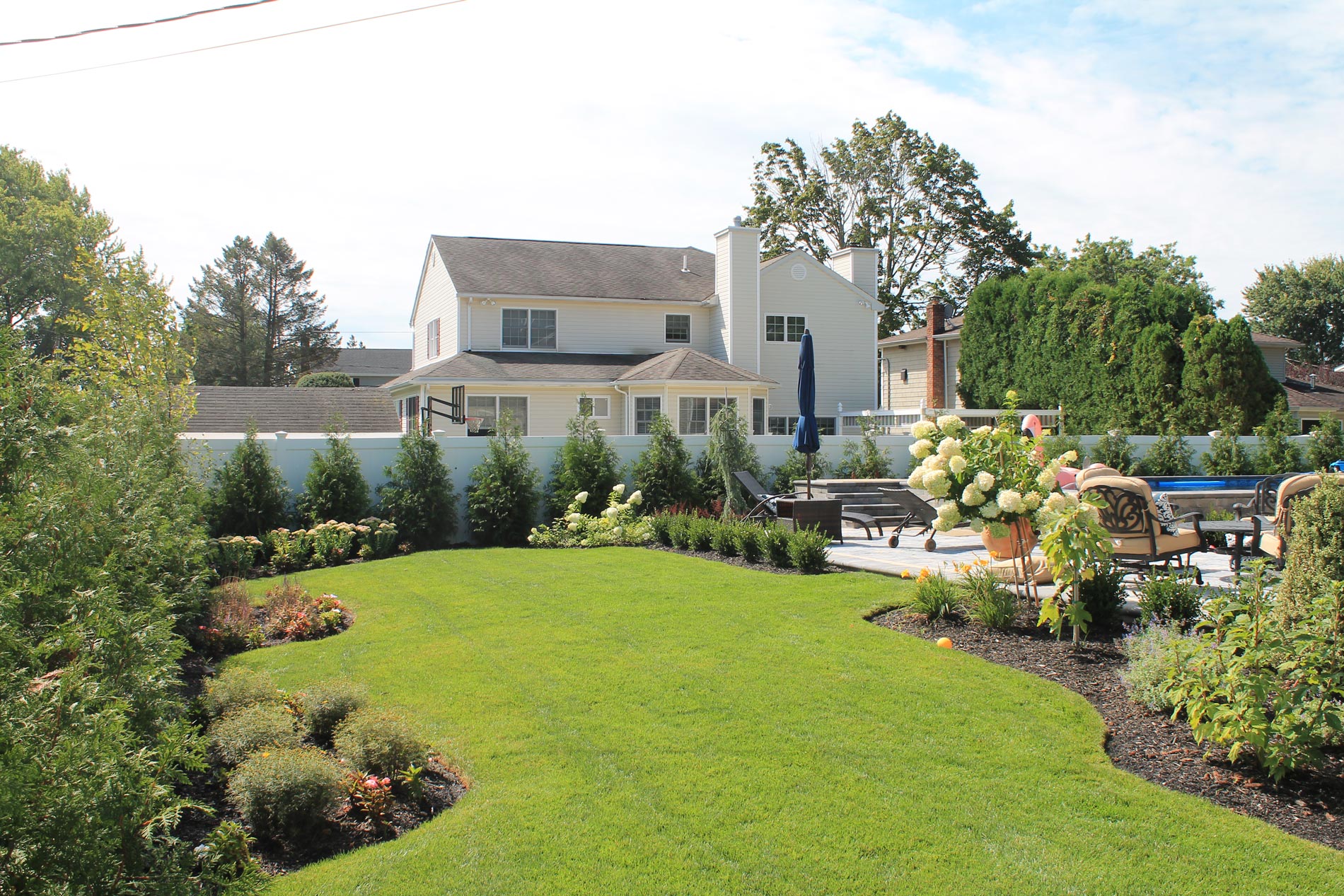 Backyard Projects - JR CUSTOM LANDSCAPING INC.